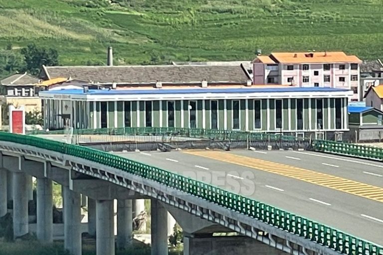 ＜Photo Report＞The North Korea-China Border (1) In August, Tumen and the ...