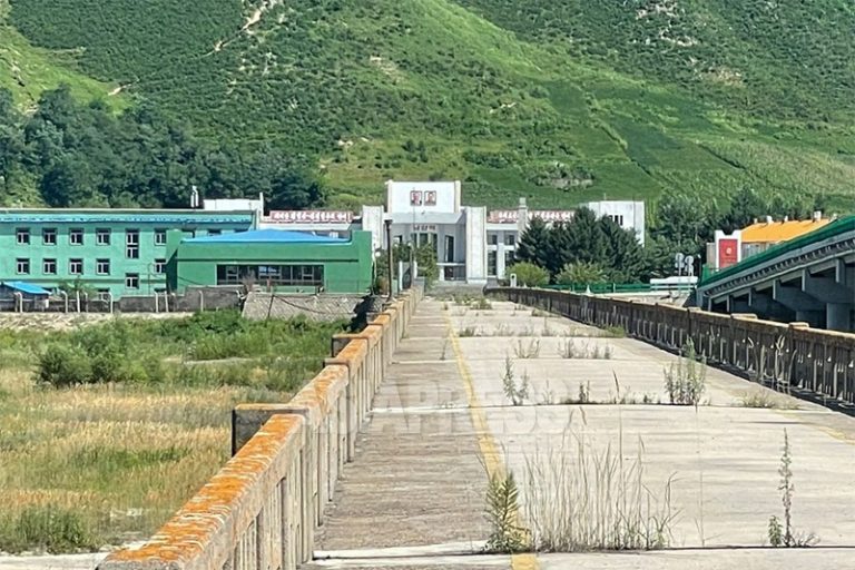 ＜Photo Report＞The North Korea-China Border (1) In August, Tumen and the ...
